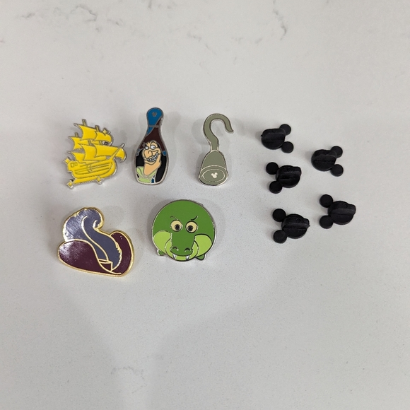 Disney | Jewelry | Lot Of 5 New Tradeable Disney Villains Captain Hook ...